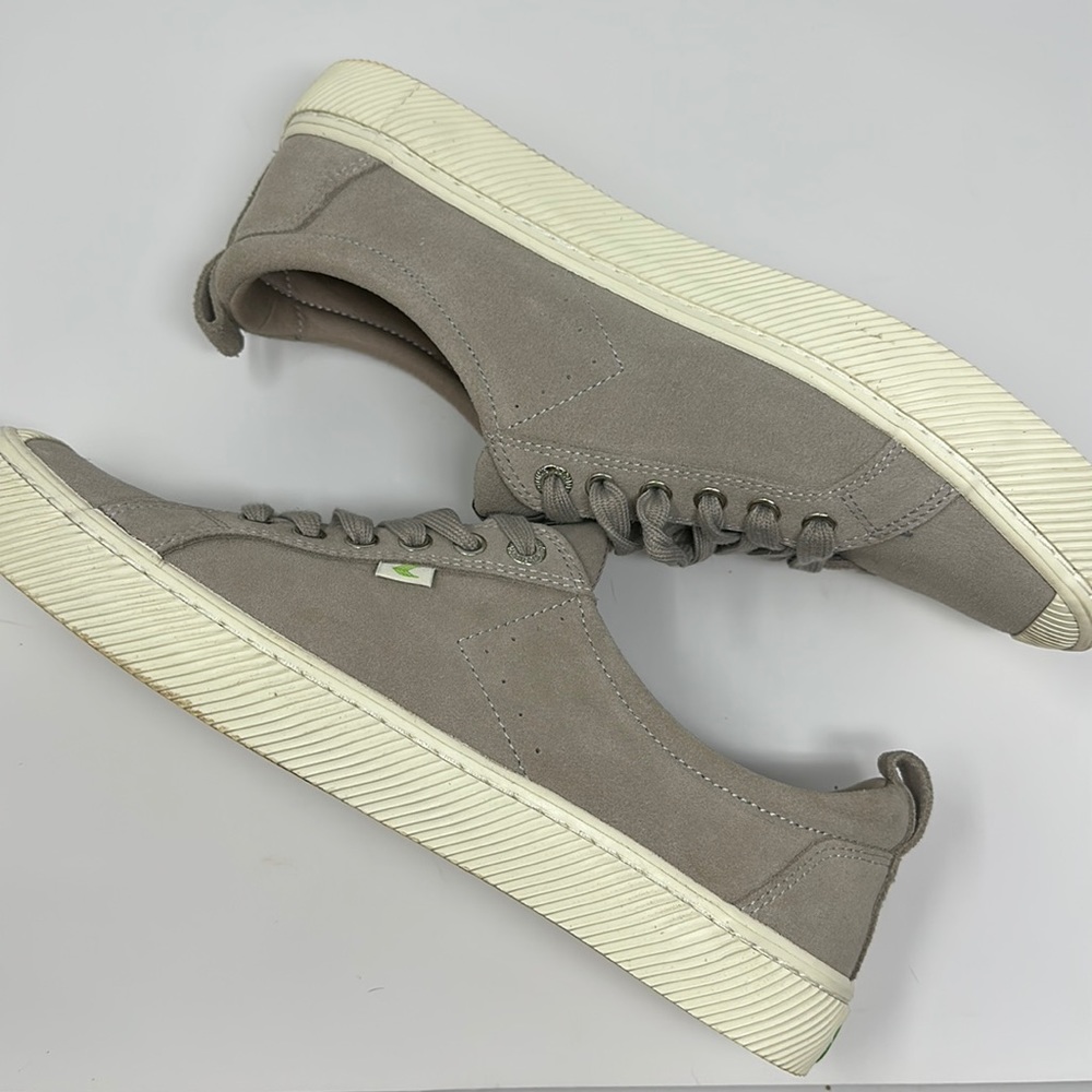 Cariuma Oca Low Cloud Grey Suede Sneaker - Gem